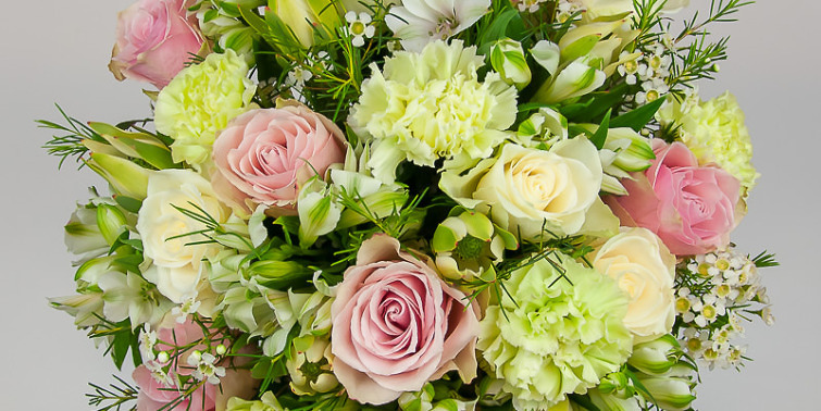 Kokias gėles dovanoti gimus vaikeliui? - Gėlių pristatymas Vilniuje ...